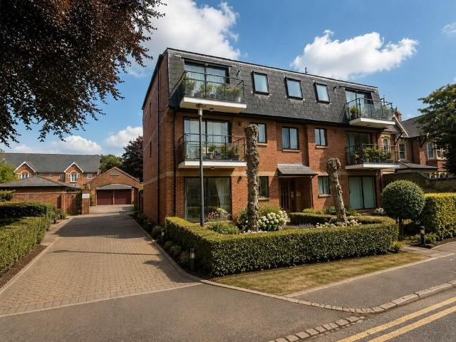 2 bedroom flat for sale