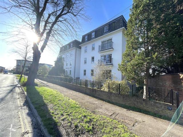 2 bedroom flat for sale