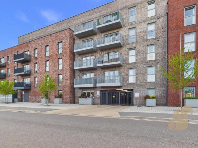 2 bedroom flat for sale