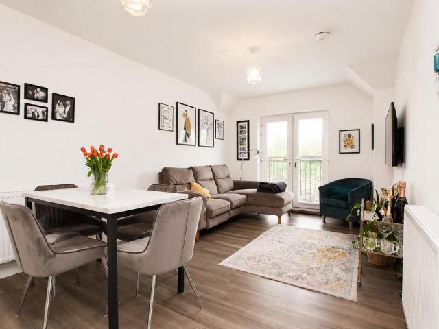 2 bedroom flat for sale