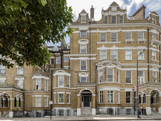 2 bedroom flat for sale