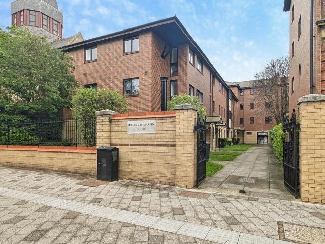 2 bedroom flat for sale