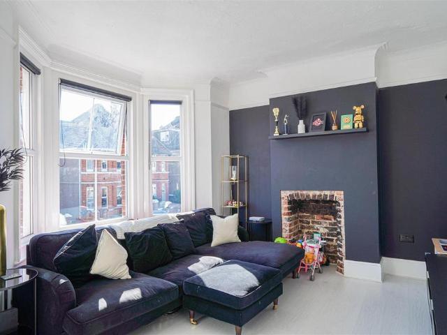 2 bedroom flat for sale