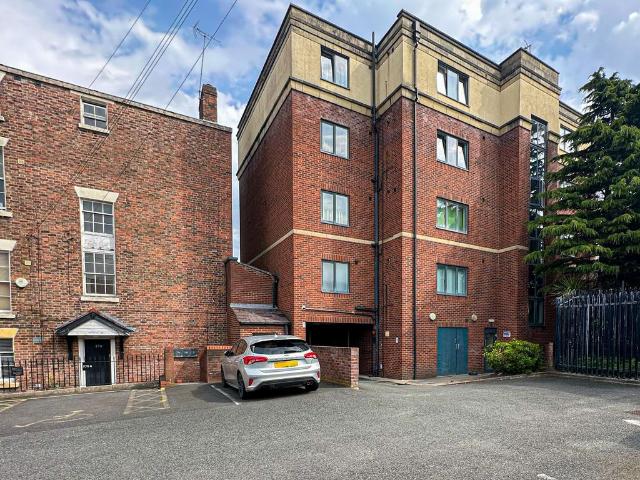 2 bedroom flat for sale