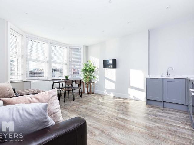 2 bedroom flat for sale