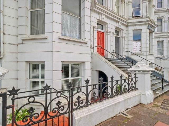 2 bedroom flat for sale