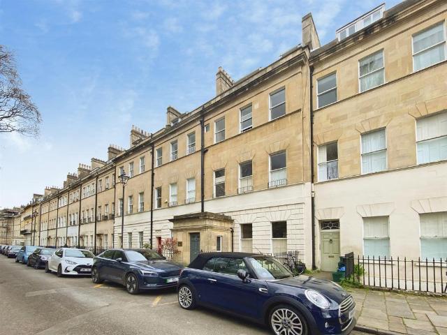 3 bedroom flat for sale