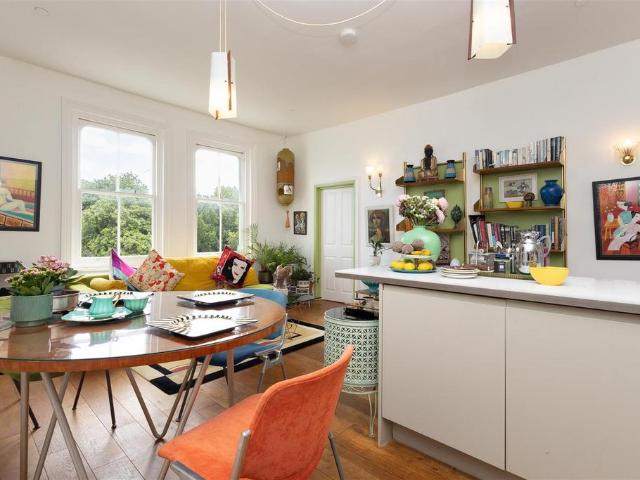 2 bedroom flat for sale