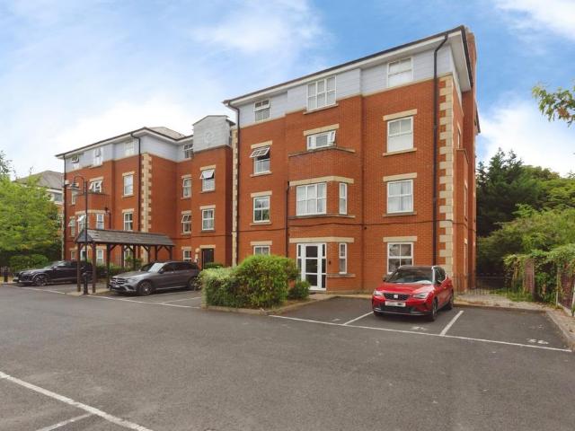 2 bedroom flat for sale
