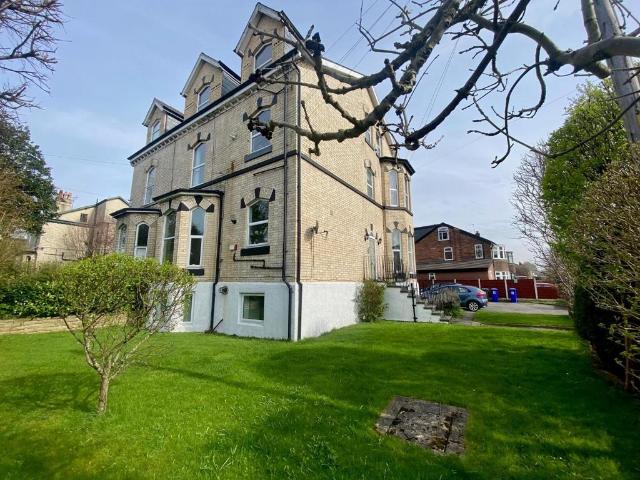 2 bedroom flat for sale