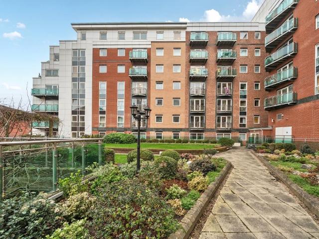 2 bedroom flat for sale