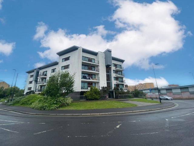 2 bedroom flat for sale