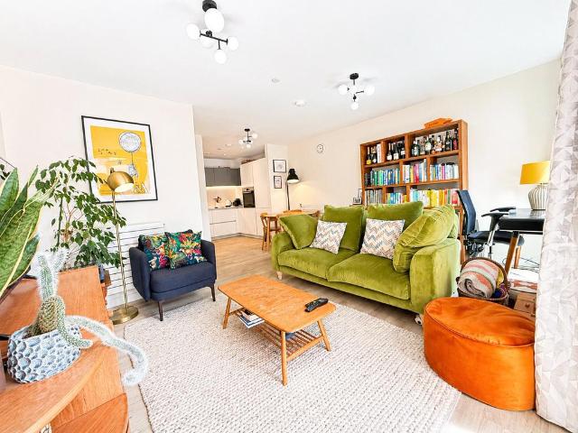 2 bedroom flat for sale