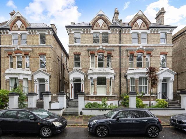 2 bedroom flat for sale
