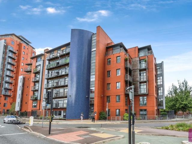 2 bedroom flat for sale