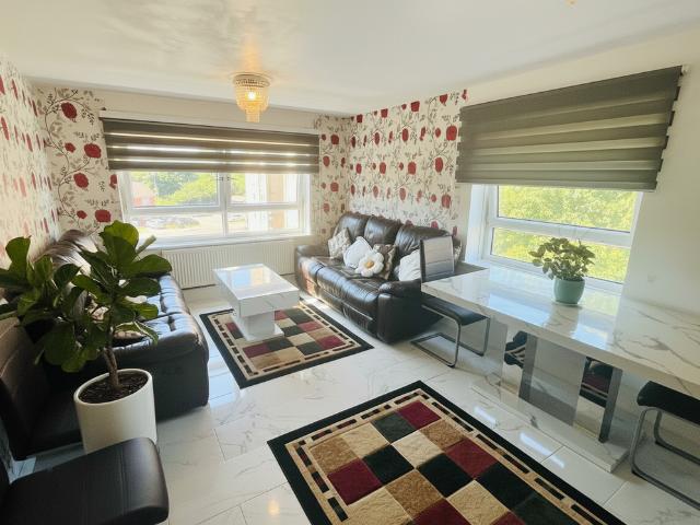 2 bedroom flat for sale