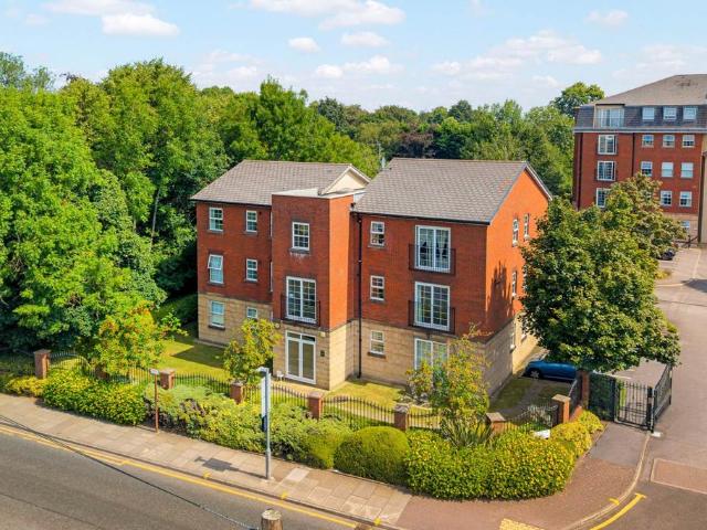 2 bedroom flat for sale