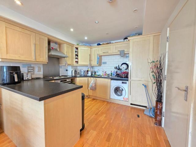 2 bedroom flat for sale