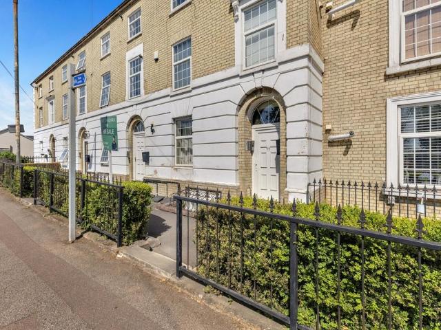 2 bedroom flat for sale