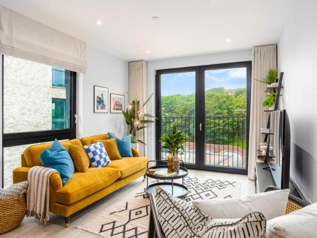 2 bedroom flat for sale