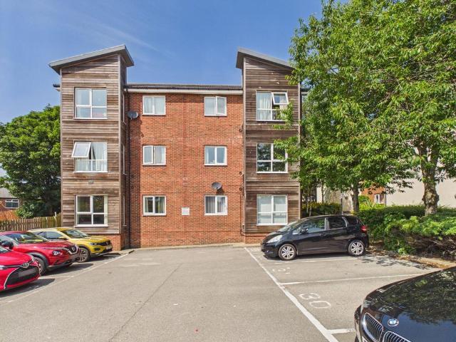 2 bedroom flat for sale