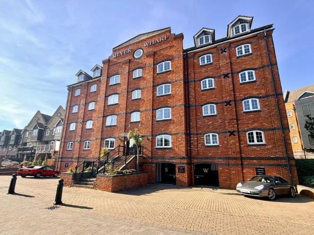2 bedroom flat for sale
