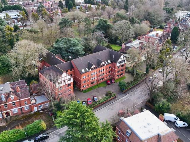 2 bedroom flat for sale