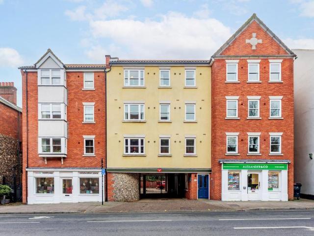 2 bedroom flat for sale