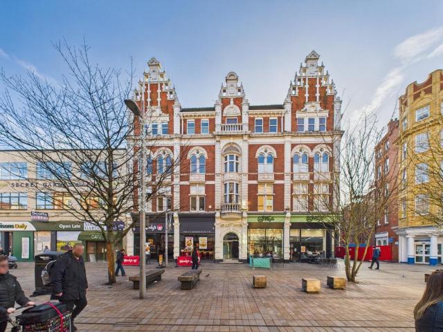 2 bedroom flat for sale