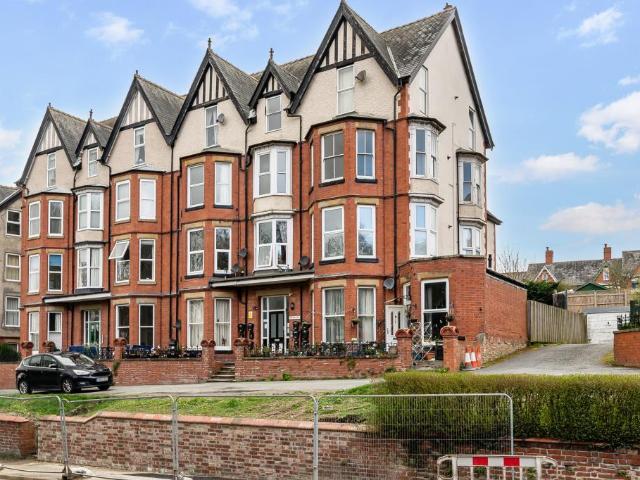 2 bedroom flat for sale