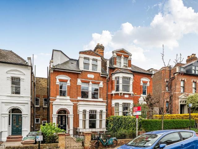 2 bedroom flat for sale