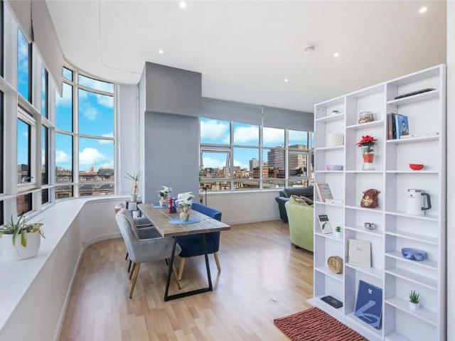 2 bedroom flat for sale