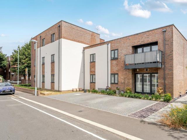 2 bedroom flat for sale