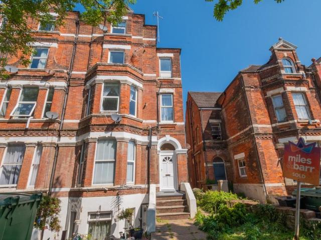 2 bedroom flat for sale