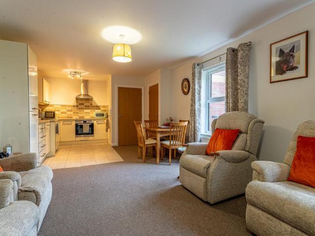 2 bedroom flat for sale