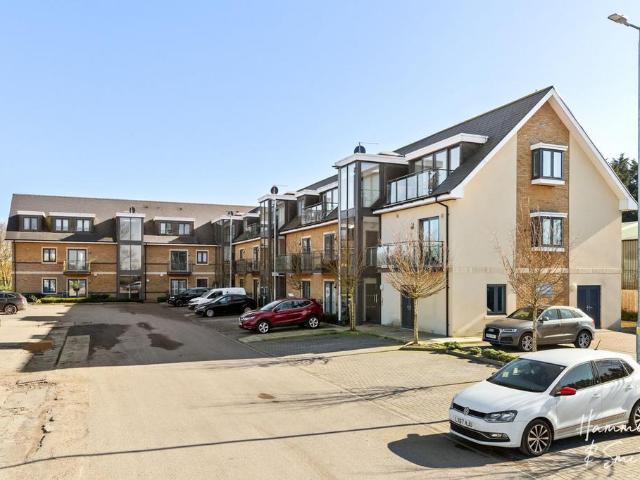2 bedroom flat for sale