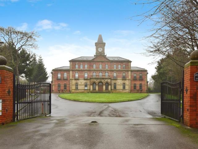 2 bedroom flat for sale