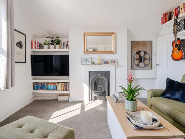 2 bedroom flat for sale