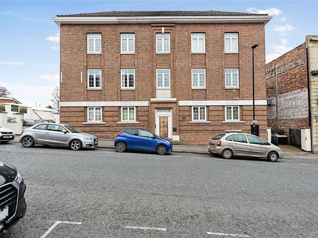 2 bedroom flat for sale