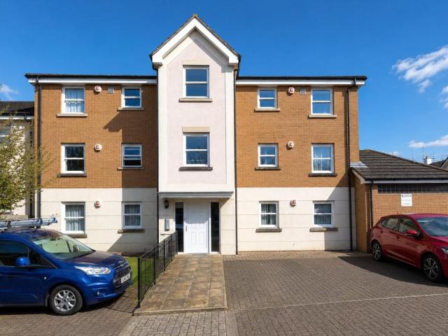 2 bedroom flat for sale