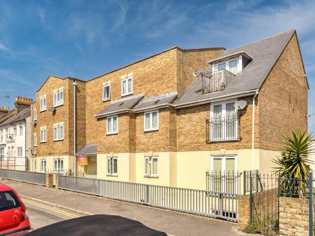 2 bedroom flat for sale