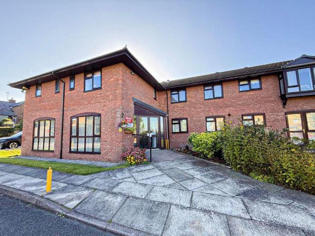 2 bedroom flat for sale