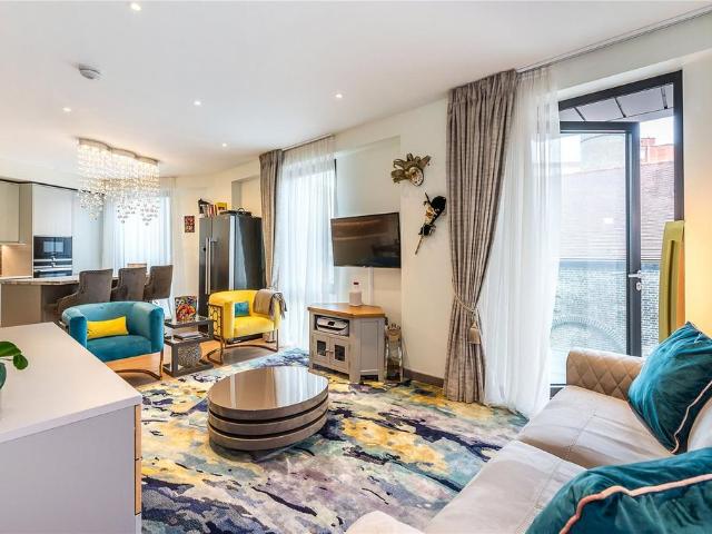 2 bedroom flat for sale