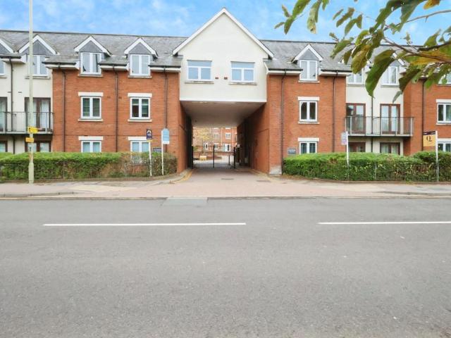 2 bedroom flat for sale