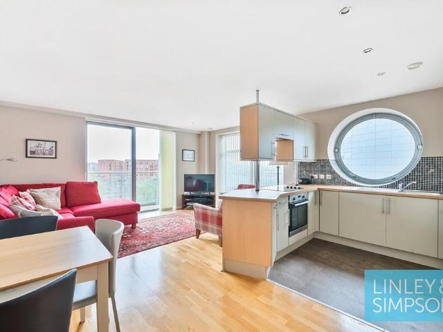2 bedroom flat for sale
