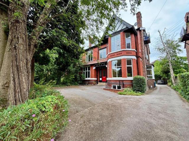 2 bedroom flat for sale