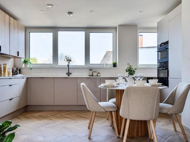 2 bedroom flat for sale
