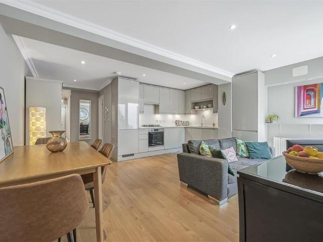 2 bedroom flat for sale