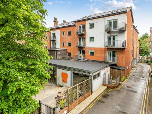 2 bedroom flat for sale