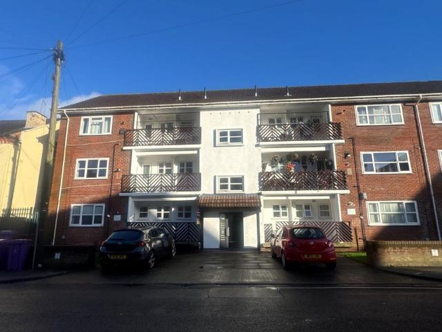2 bedroom flat for sale